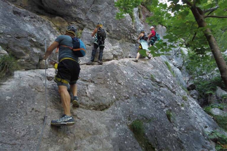 Prisojnik po krožni poti (vzpon skozi okno - spust po Slovenski) | V naravo